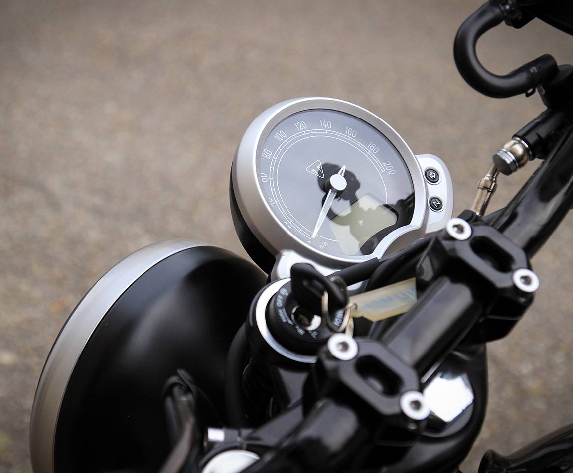 BAAK - Side speedometer holder for Triumph Street Twin / Street Scramb ...